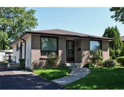 8 LISA Court , Hamilton