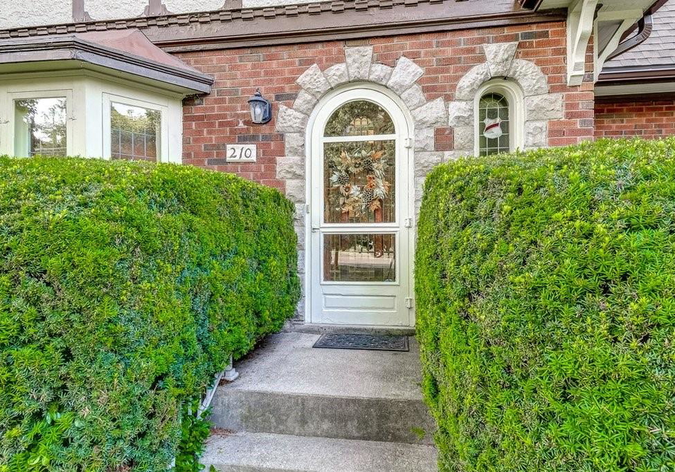 210 Hillcrest Avenue, Hamilton